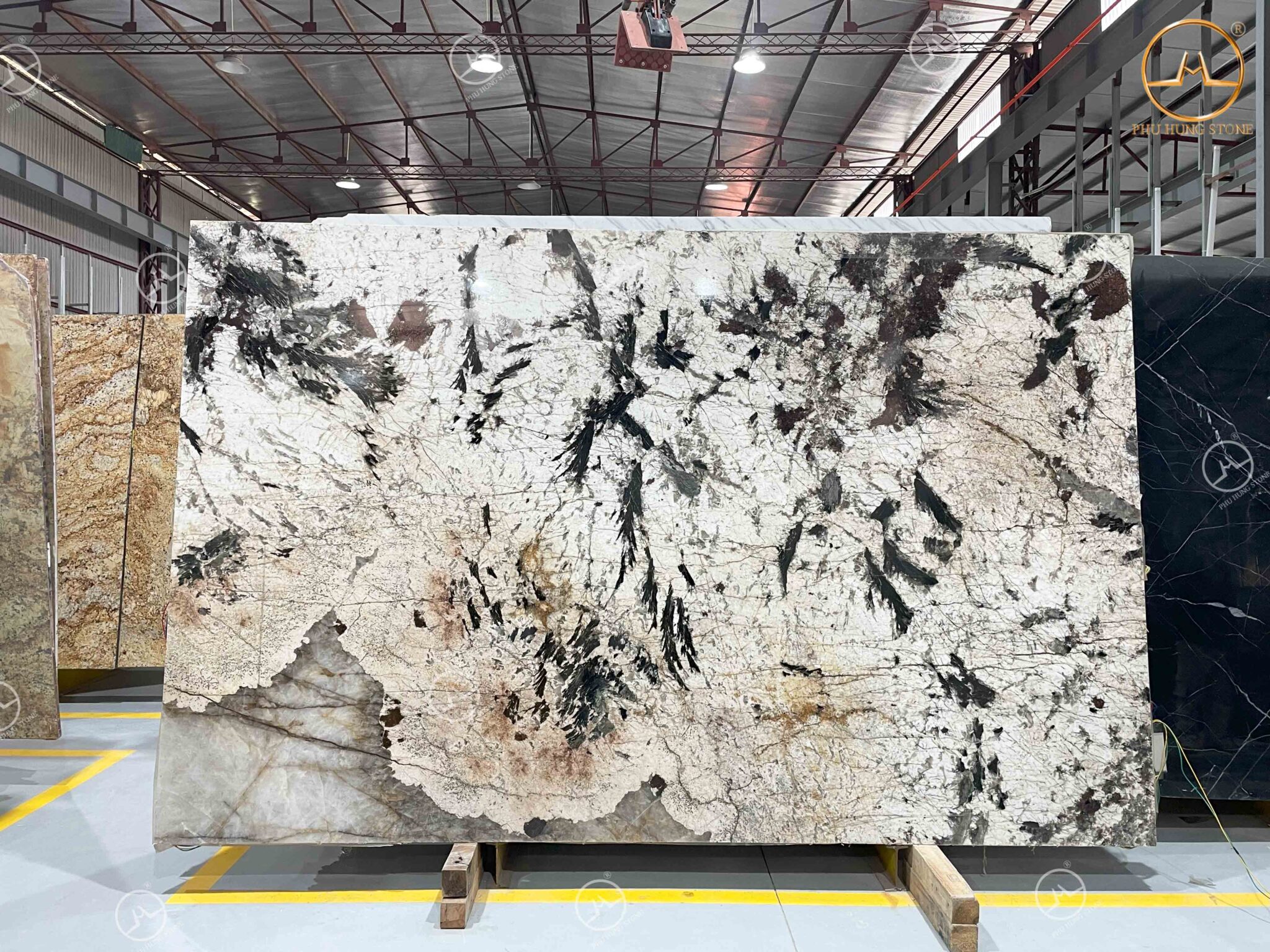 Đá Granite Phoenix White 2 - PHÚ HƯNG STONE